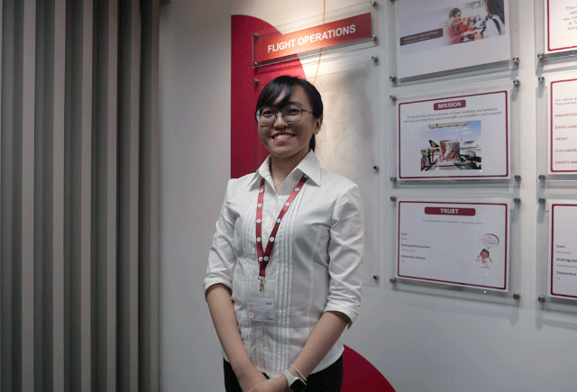 My Job at SATS: I prepare flight documents & monitor a flight's journey ...